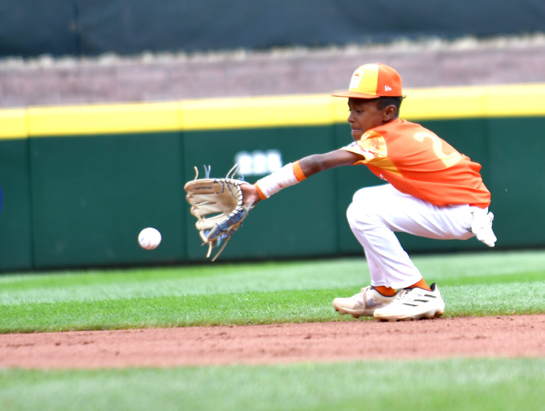 Texas defeats Washington in an absolute thriller of a game at Lamade ...